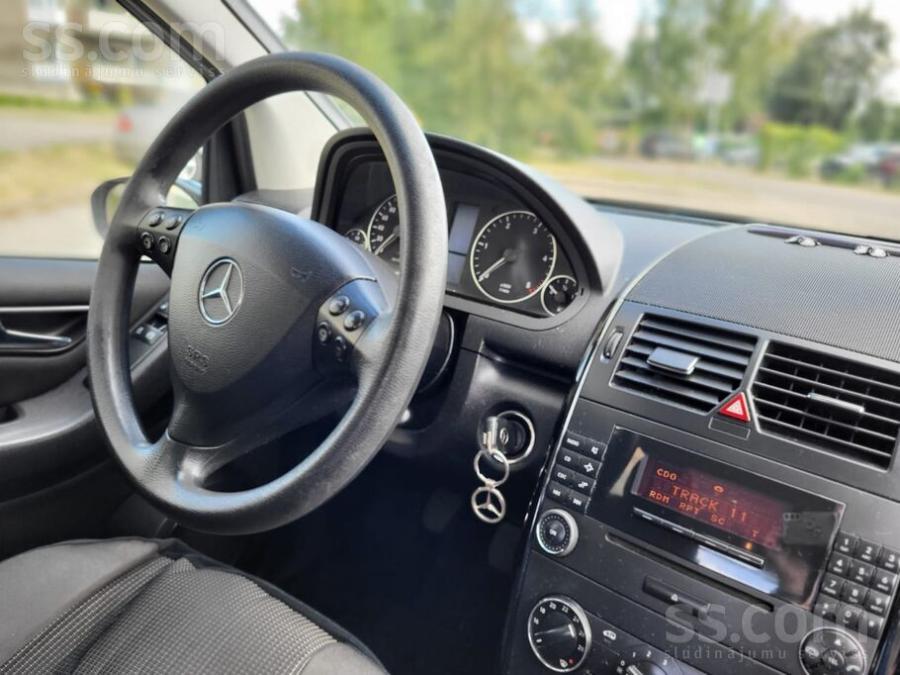 Grey Mercedes-Benz A 160 2004 in Jelgava, with an engine capacity of 2.00 L and mileage of 272 thousand km for 1500 €, photo 5 on AUTOMOTO.COM.LV
