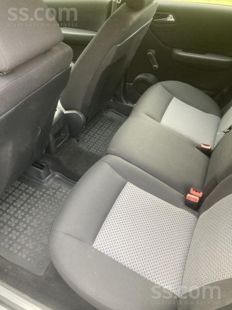 Grey Mercedes-Benz A 160 2005 in Riga, with an engine capacity of 1.90 L and mileage of 374 thousand km for 1250 €, photo 9 on AUTOMOTO.COM.LV