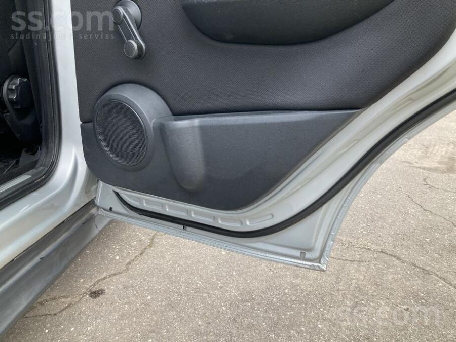 Grey Mercedes-Benz A 160 2005 in Riga, with an engine capacity of 1.90 L and mileage of 374 thousand km for 1250 €, photo 14 on AUTOMOTO.COM.LV
