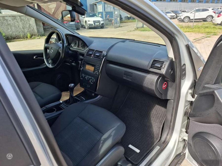 Pelēks Mercedes-Benz A 160 2009 Radviliškis, ar dzinēja tilpumu 1.50 L un nobraukumu 181 tūkst. km par 2600 €, foto 10 vietnē AUTOMOTO.COM.LV