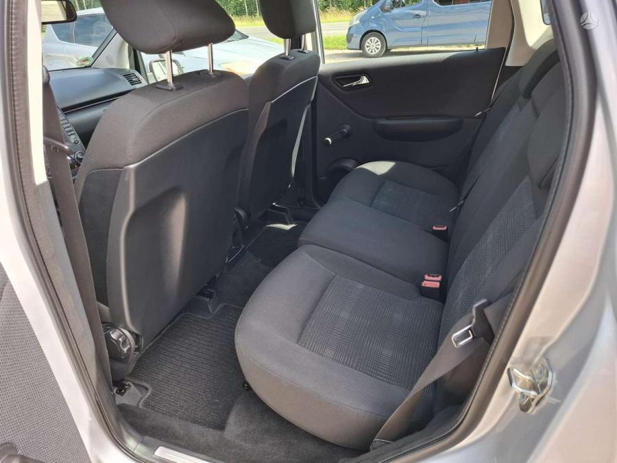 Pelēks Mercedes-Benz A 160 2009 Radviliškis, ar dzinēja tilpumu 1.50 L un nobraukumu 181 tūkst. km par 2600 €, foto 14 vietnē AUTOMOTO.COM.LV