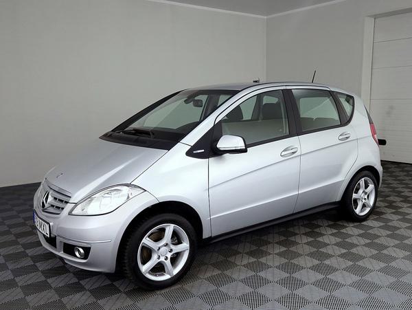 Pelēks Mercedes-Benz A 160 2009 Tallina, ar dzinēja tilpumu 1.50 L un nobraukumu 235 tūkst. km par 1499 €, foto 2 vietnē AUTOMOTO.COM.LV