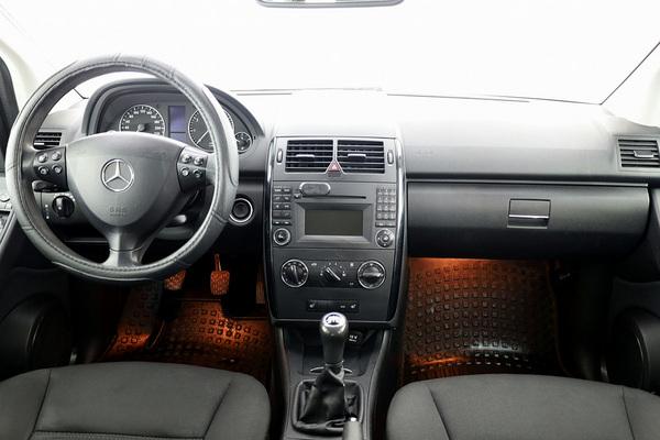 Pelēks Mercedes-Benz A 160 2009 Tallina, ar dzinēja tilpumu 1.50 L un nobraukumu 235 tūkst. km par 1499 €, foto 5 vietnē AUTOMOTO.COM.LV