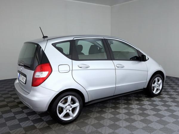 Pelēks Mercedes-Benz A 160 2009 Tallina, ar dzinēja tilpumu 1.50 L un nobraukumu 235 tūkst. km par 1499 €, foto 10 vietnē AUTOMOTO.COM.LV