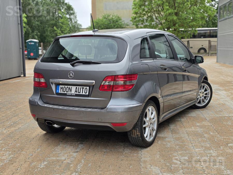 Grey Mercedes-Benz A 160 2010 in Liepaja, with an engine capacity of 1.50 L and mileage of 243 thousand km for 3490 €, photo 3 on AUTOMOTO.COM.LV