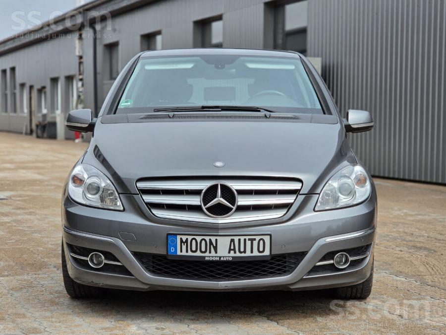 Grey Mercedes-Benz A 160 2010 in Liepaja, with an engine capacity of 1.50 L and mileage of 243 thousand km for 3490 €, photo 4 on AUTOMOTO.COM.LV