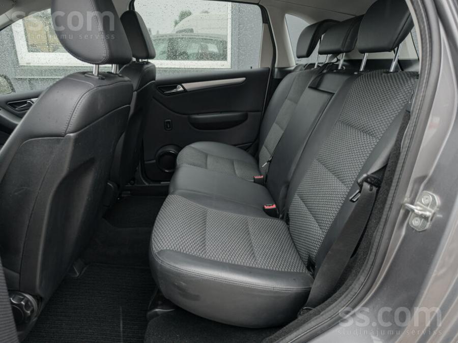 Grey Mercedes-Benz A 160 2010 in Liepaja, with an engine capacity of 1.50 L and mileage of 243 thousand km for 3490 €, photo 13 on AUTOMOTO.COM.LV