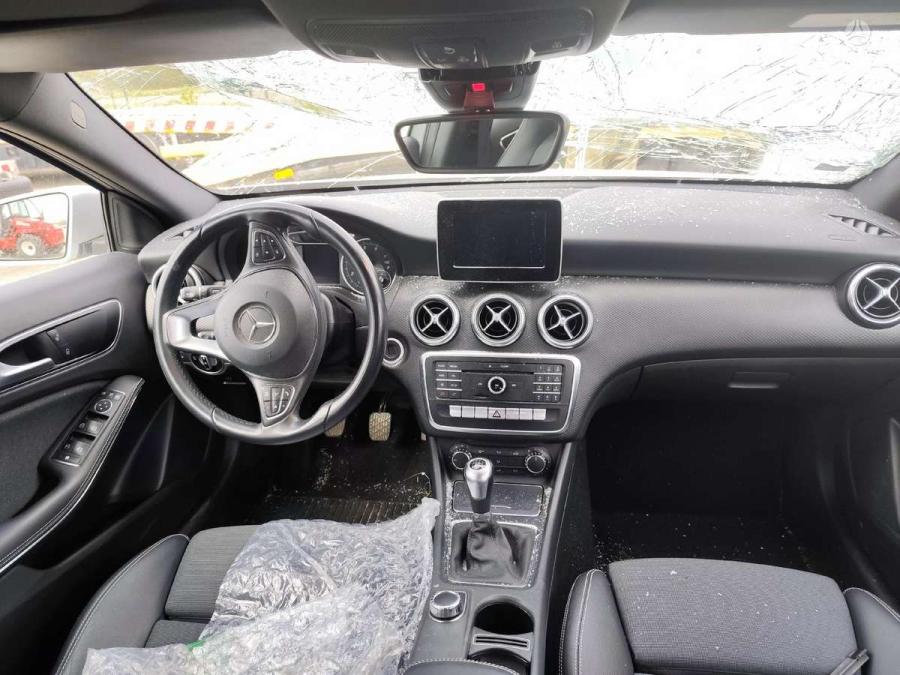 Grey Mercedes-Benz A 160 2017 in Kaunas, with an engine capacity of 1.60 L and mileage of 90 thousand km for 5500 €, photo 7 on AUTOMOTO.COM.LV
