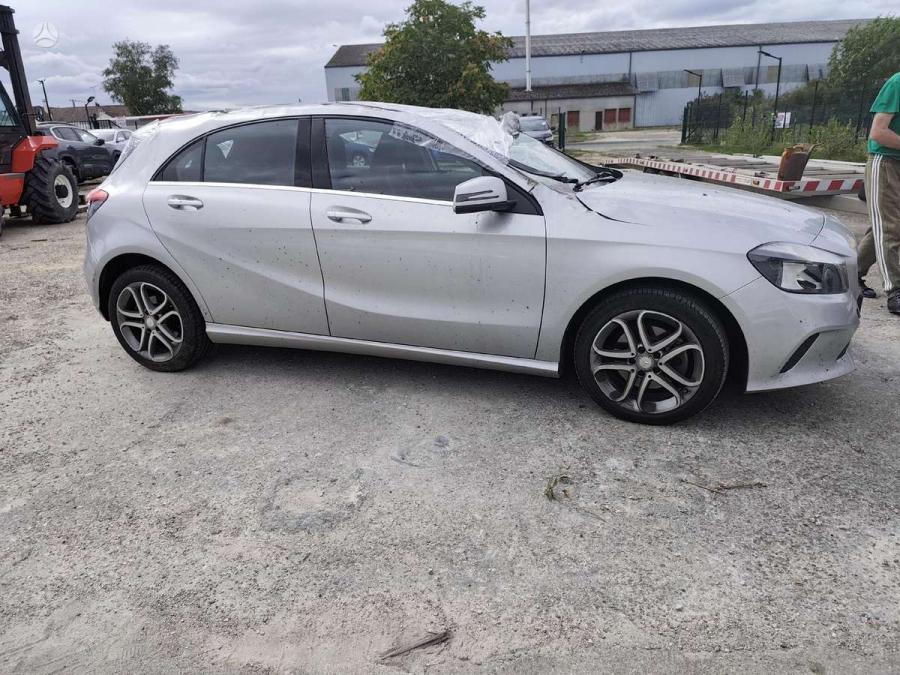 Grey Mercedes-Benz A 160 2017 in Kaunas, with an engine capacity of 1.60 L and mileage of 90 thousand km for 5500 €, photo 8 on AUTOMOTO.COM.LV