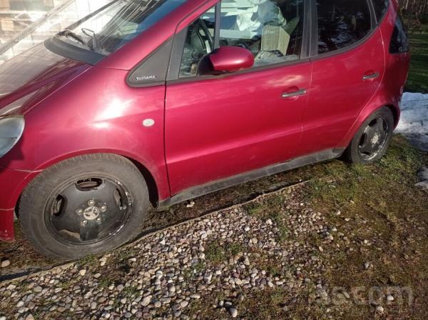 Sarkans Mercedes-Benz A 160 2001 Tukums, ar dzinēja tilpumu 1.60 L un nobraukumu 305 tūkst. km par 250 €, foto 1 vietnē AUTOMOTO.COM.LV