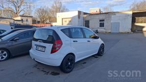 Balts Mercedes-Benz A 160 2004 Rīga, ar dzinēja tilpumu 2.00 L un nobraukumu 282 tūkst. km par 1770 €, foto 5 vietnē AUTOMOTO.COM.LV