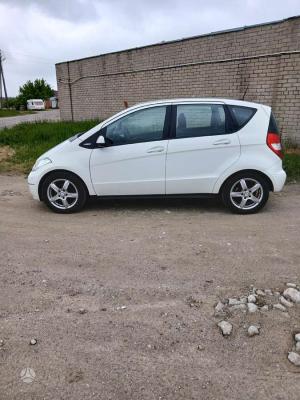 White Mercedes-Benz A 160 2009 in Gargzdai, with an engine capacity of 1.50 L and mileage of 1700 thousand km for 2400 €, photo 4 on AUTOMOTO.COM.LV