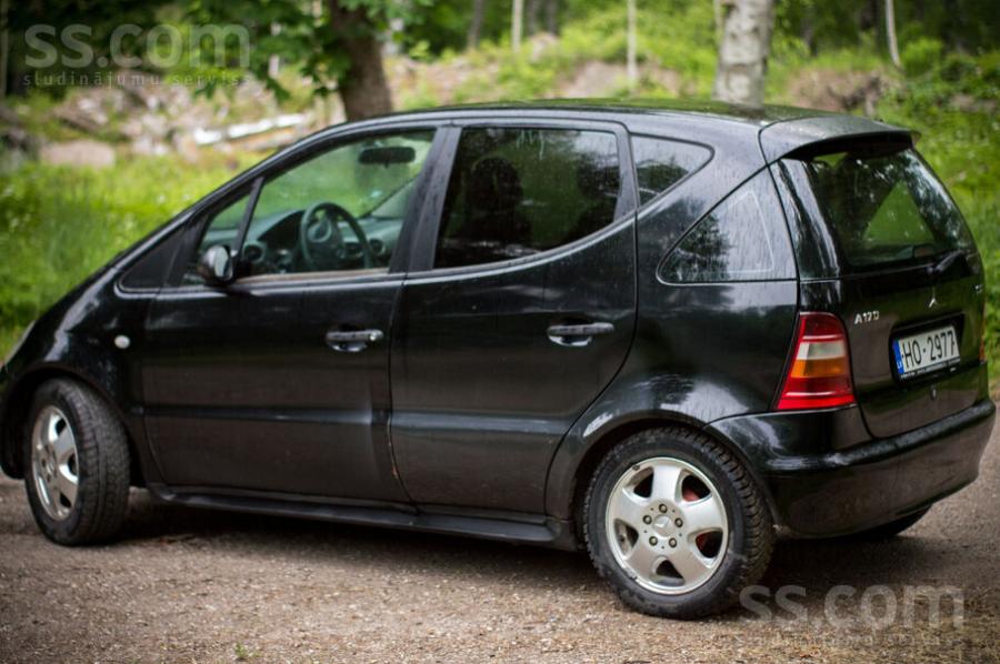 Black Mercedes-Benz A 170 2000 in Liepaja, with an engine capacity of 1.70 L and mileage of 343 thousand km for 950 €, photo 4 on AUTOMOTO.COM.LV