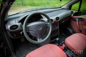 Black Mercedes-Benz A 170 2000 in Liepaja, with an engine capacity of 1.70 L and mileage of 343 thousand km for 950 €, photo 6 on AUTOMOTO.COM.LV
