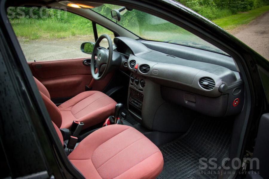 Black Mercedes-Benz A 170 2000 in Liepaja, with an engine capacity of 1.70 L and mileage of 343 thousand km for 950 €, photo 8 on AUTOMOTO.COM.LV