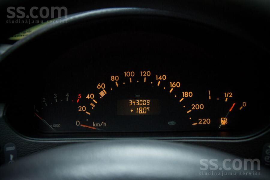 Black Mercedes-Benz A 170 2000 in Liepaja, with an engine capacity of 1.70 L and mileage of 343 thousand km for 950 €, photo 13 on AUTOMOTO.COM.LV