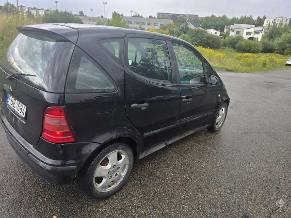 Melns Mercedes-Benz A 170 2000 Viļņa, ar dzinēja tilpumu 1.69 L un nobraukumu 259 tūkst. km par 1000 €, foto 4 vietnē AUTOMOTO.COM.LV