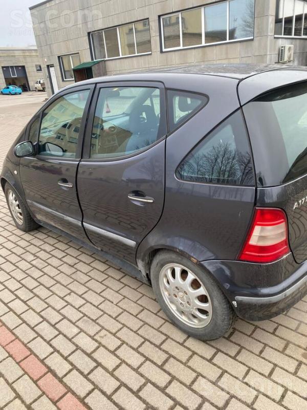 Black Mercedes-Benz A 170 2001 in Liepaja, with an engine capacity of 1.70 L and mileage of 283 thousand km for 399 €, photo 3 on AUTOMOTO.COM.LV