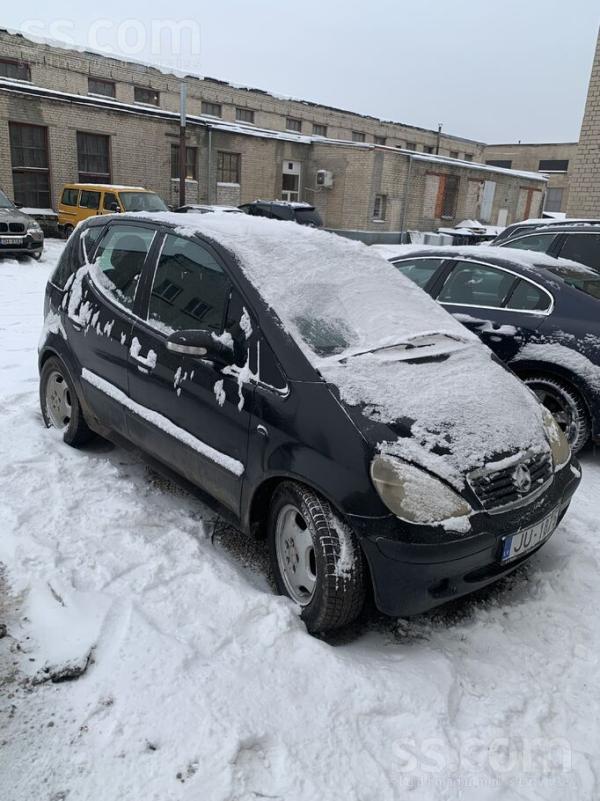 Black Mercedes-Benz A 170 2003 in Riga, with an engine capacity of 1.70 L and mileage of 263 thousand km for 600 €, photo 4 on AUTOMOTO.COM.LV