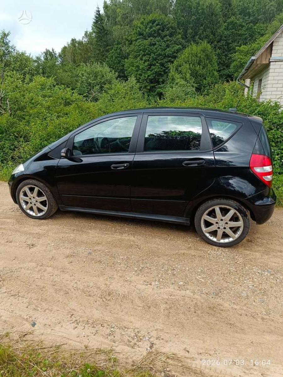 Melns Mercedes-Benz A 170 2006 Viļņa, ar dzinēja tilpumu 1.70 L un nobraukumu 168 tūkst. km par 1750 €, foto 1 vietnē AUTOMOTO.COM.LV
