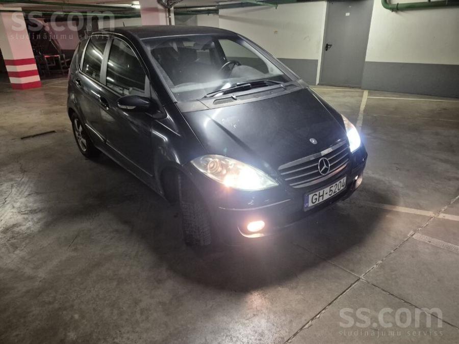 Black Mercedes-Benz A 170 2004 in Riga, with an engine capacity of 1.70 L and mileage of 201 thousand km for 450 €, photo 3 on AUTOMOTO.COM.LV