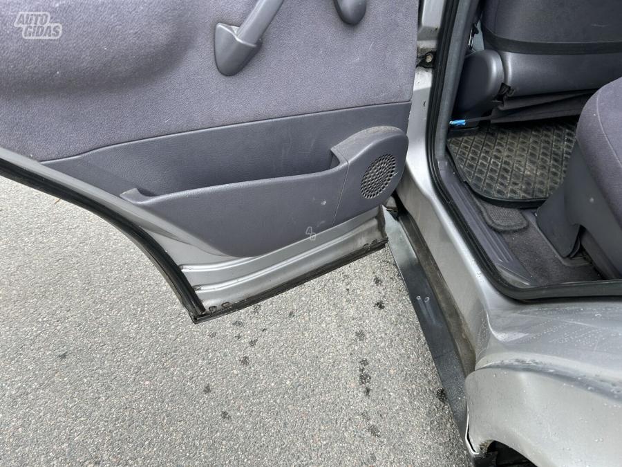 Grey Mercedes-Benz A 170 2001 in Vilnius, with an engine capacity of 1.70 L and mileage of 196 thousand km for 799 €, photo 13 on AUTOMOTO.COM.LV