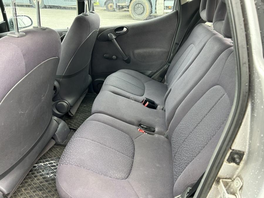 Grey Mercedes-Benz A 170 2001 in Vilnius, with an engine capacity of 1.70 L and mileage of 196 thousand km for 799 €, photo 14 on AUTOMOTO.COM.LV