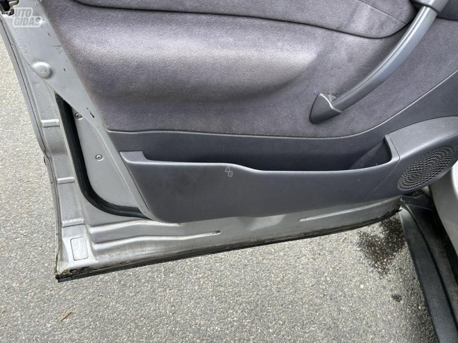 Grey Mercedes-Benz A 170 2001 in Vilnius, with an engine capacity of 1.70 L and mileage of 196 thousand km for 799 €, photo 16 on AUTOMOTO.COM.LV