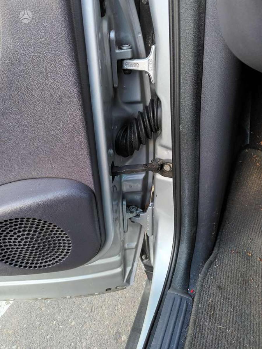 Pelēks Mercedes-Benz A 170 2001 Viļņa, ar dzinēja tilpumu 1.69 L un nobraukumu 240 tūkst. km par 1200 €, foto 10 vietnē AUTOMOTO.COM.LV