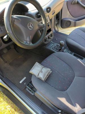 Pelēks Mercedes-Benz A 170 2001 Viļņa, ar dzinēja tilpumu 1.69 L un nobraukumu 240 tūkst. km par 1200 €, foto 15 vietnē AUTOMOTO.COM.LV