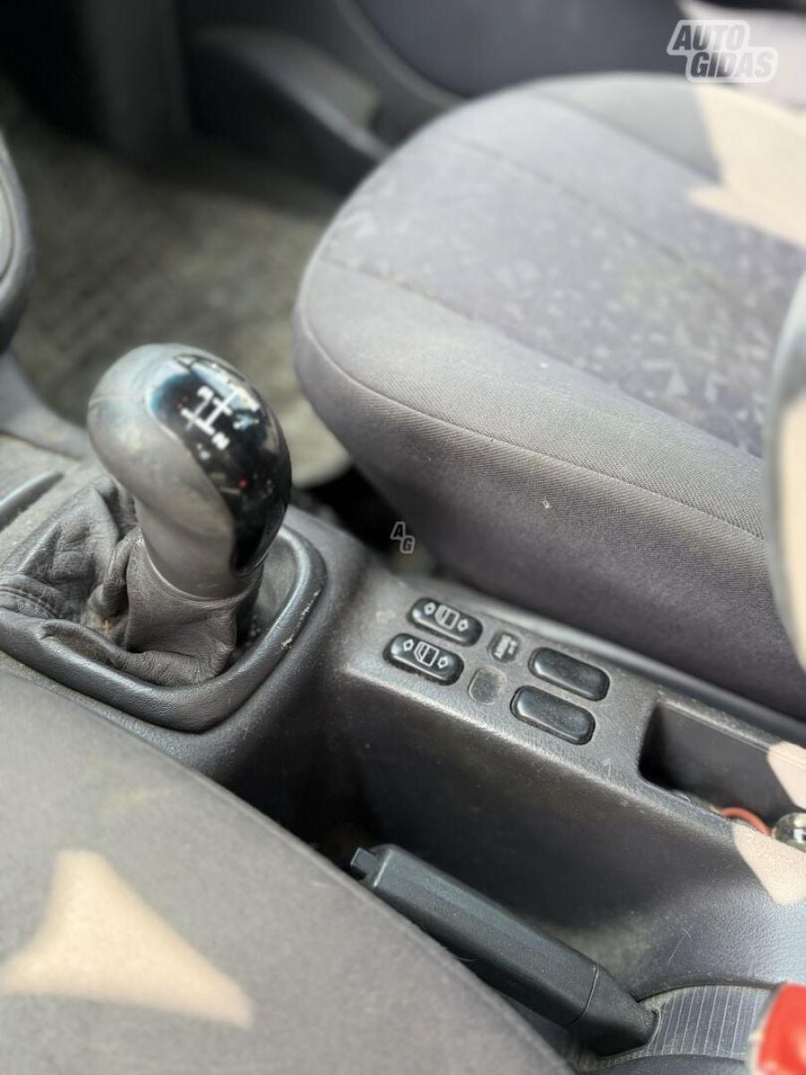 Pelēks Mercedes-Benz A 170 2002 Kauņa, ar dzinēja tilpumu 1.70 L un nobraukumu 184 tūkst. km par 650 €, foto 20 vietnē AUTOMOTO.COM.LV