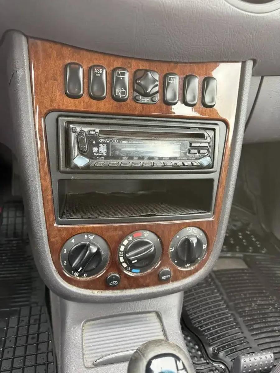Grey Mercedes-Benz A 170 2002 in Ventspils, with an engine capacity of 1.70 L and mileage of 280 thousand km for 1090 €, photo 17 on AUTOMOTO.COM.LV