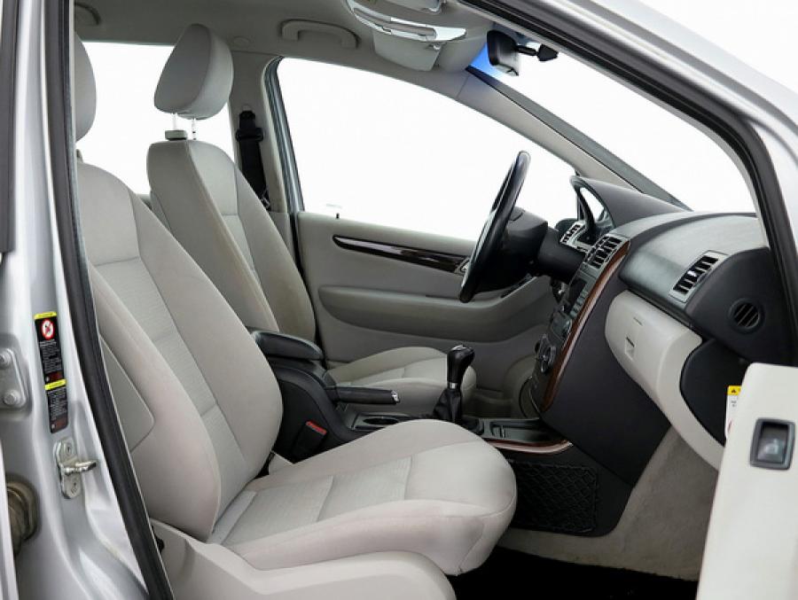 Pelēks Mercedes-Benz A 170 2004 Tallina, ar dzinēja tilpumu 1.70 L un nobraukumu 124 tūkst. km par 799 €, foto 7 vietnē AUTOMOTO.COM.LV