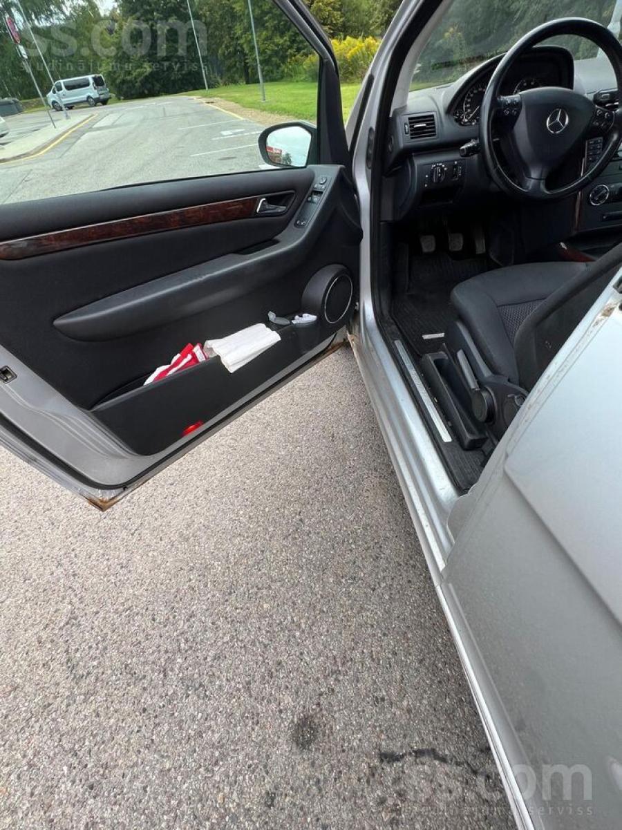 Pelēks Mercedes-Benz A 170 2005 Rīga, ar dzinēja tilpumu 1.70 L un nobraukumu 145 tūkst. km par 1090 €, foto 7 vietnē AUTOMOTO.COM.LV