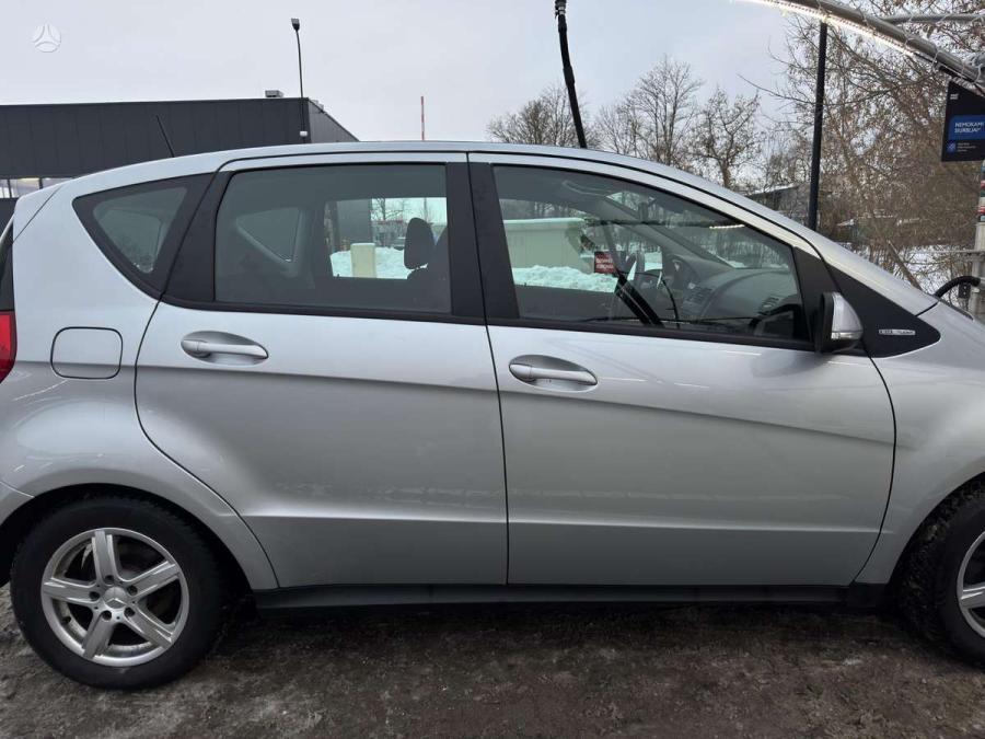 Pelēks Mercedes-Benz A 170 2009 Panevēža, ar dzinēja tilpumu 1.70 L un nobraukumu 240 tūkst. km par 3100 €, foto 3 vietnē AUTOMOTO.COM.LV