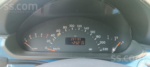 Pelēks Mercedes-Benz A 170 2003 Rīga, ar dzinēja tilpumu 1.70 L un nobraukumu 237 tūkst. km par 1100 €, foto 7 vietnē AUTOMOTO.COM.LV