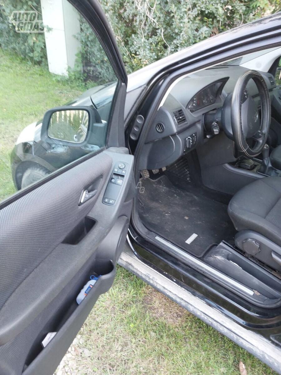 Mercedes-Benz A 170 2009 in Siauliai, with an engine capacity of 1.50 L and mileage of 228 thousand km for 650 €, photo 3 on AUTOMOTO.COM.LV