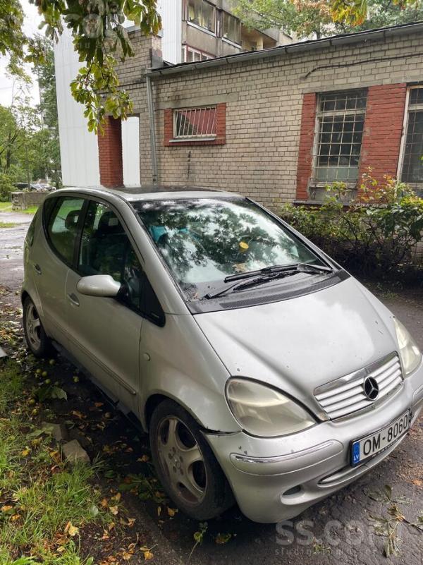 Мерседес А 170 2001 в Рига на AUTOMOTO.COM.LV Белый Мерседес А 170 2001 в Рига, объемом двигателя 1.70 л и пробегом 195 тыс. км за 900 €, фото 3 на AUTOMOTO.COM.LV