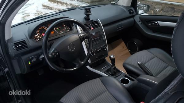 Melns Mercedes-Benz A 180 2005 Tartu, ar dzinēja tilpumu 2.00 L un nobraukumu 320 tūkst. km par 2400 €, foto 10 vietnē AUTOMOTO.COM.LV