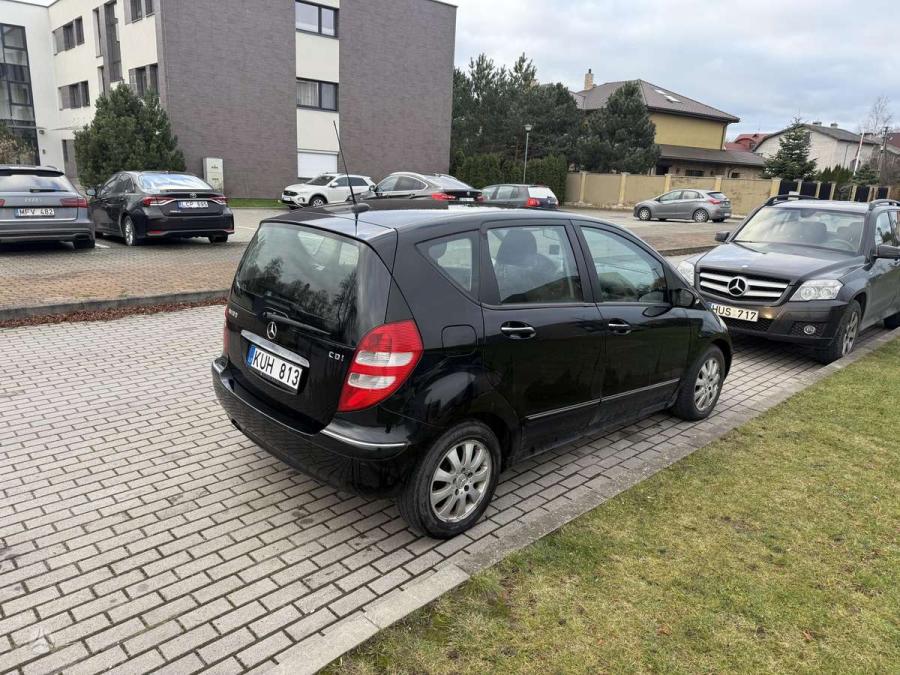Black Mercedes-Benz A 180 2005 in Klaipeda, with an engine capacity of 1.99 L and mileage of 235 thousand km for 950 €, photo 4 on AUTOMOTO.COM.LV