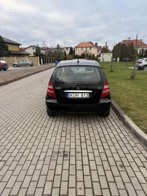 Black Mercedes-Benz A 180 2005 in Klaipeda, with an engine capacity of 1.99 L and mileage of 235 thousand km for 950 €, photo 6 on AUTOMOTO.COM.LV