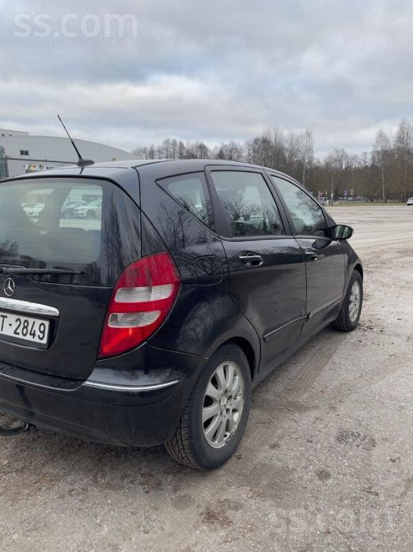 Melns Mercedes-Benz A 180 2005 Rīga, ar dzinēja tilpumu 2.00 L un nobraukumu 340 tūkst. km par 1000 €, foto 4 vietnē AUTOMOTO.COM.LV