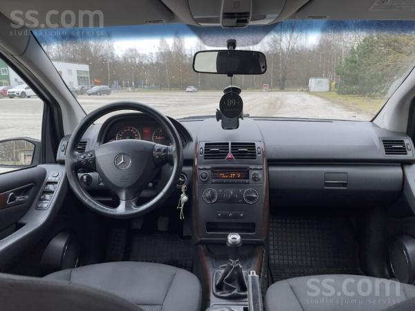 Melns Mercedes-Benz A 180 2005 Rīga, ar dzinēja tilpumu 2.00 L un nobraukumu 340 tūkst. km par 1000 €, foto 6 vietnē AUTOMOTO.COM.LV