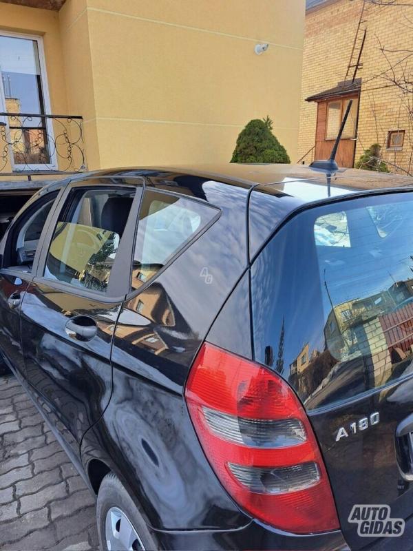 Black Mercedes-Benz A 180 2005 in Panevezys, with an engine capacity of 2.00 L and mileage of 175 thousand km for 2200 €, photo 5 on AUTOMOTO.COM.LV