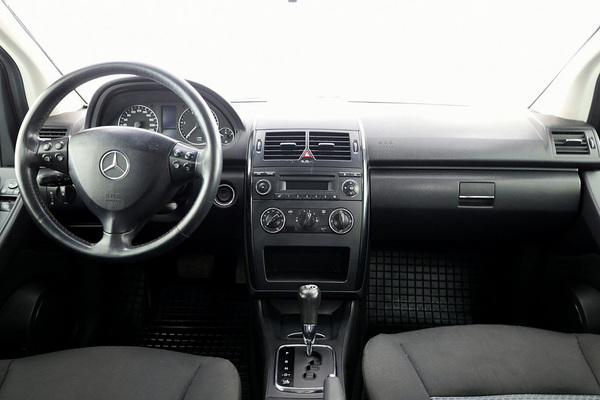 Black Mercedes-Benz A 180 2005 in Tallinn, with an engine capacity of 2.00 L and mileage of 335 thousand km for 1699 €, photo 5 on AUTOMOTO.COM.LV