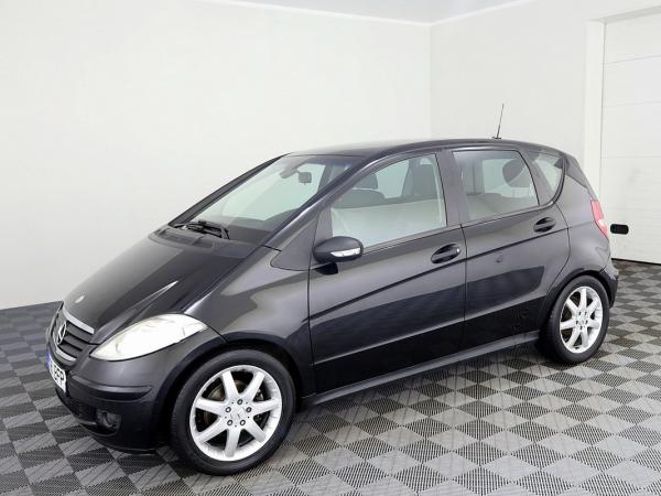 Black Mercedes-Benz A 180 2005 in Tallinn, with an engine capacity of 2.00 L and mileage of 335 thousand km for 1699 €, photo 9 on AUTOMOTO.COM.LV