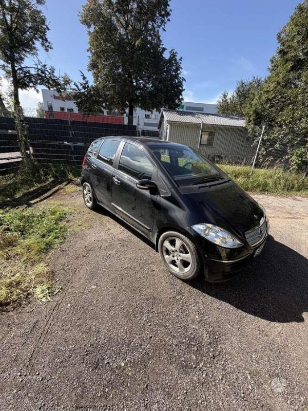 Melns Mercedes-Benz A 180 2005 Viļņa, ar dzinēja tilpumu 1.99 L un nobraukumu 172 tūkst. km par 950 €, foto 1 vietnē AUTOMOTO.COM.LV