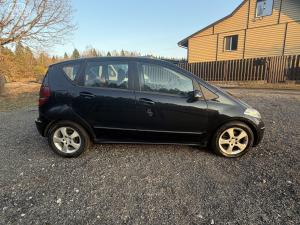 Black Mercedes-Benz A 180 2006 in Vilnius, with an engine capacity of 2.00 L and mileage of 220 thousand km for 1400 €, photo 3 on AUTOMOTO.COM.LV