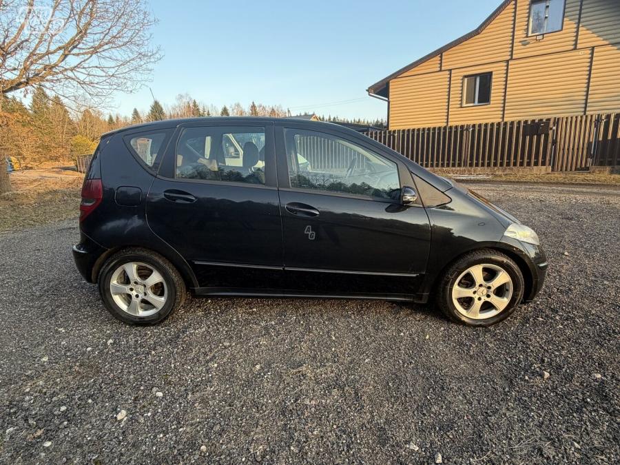 Black Mercedes-Benz A 180 2006 in Vilnius, with an engine capacity of 2.00 L and mileage of 220 thousand km for 1400 €, photo 3 on AUTOMOTO.COM.LV