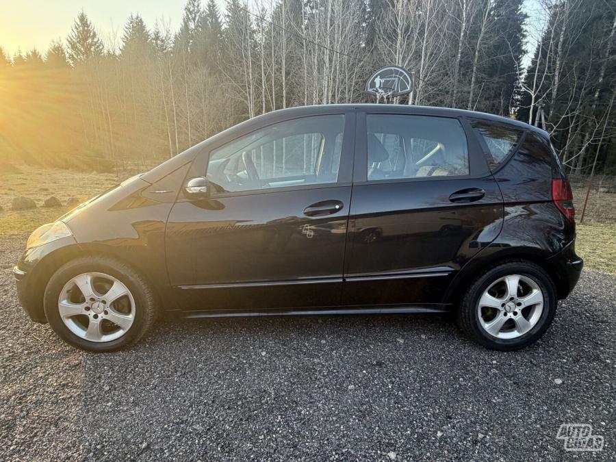 Black Mercedes-Benz A 180 2006 in Vilnius, with an engine capacity of 2.00 L and mileage of 220 thousand km for 1400 €, photo 4 on AUTOMOTO.COM.LV
